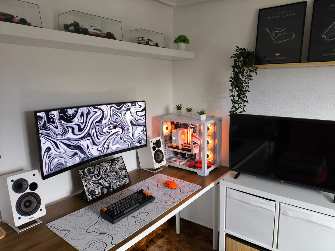 GSetups Futuristic PC Setup Gallery